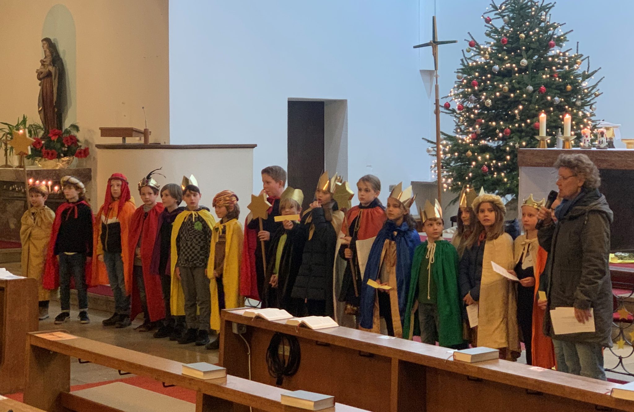 Sternsinger on tour in 12 Apostel & St. Michael – Johannes Bosco ...